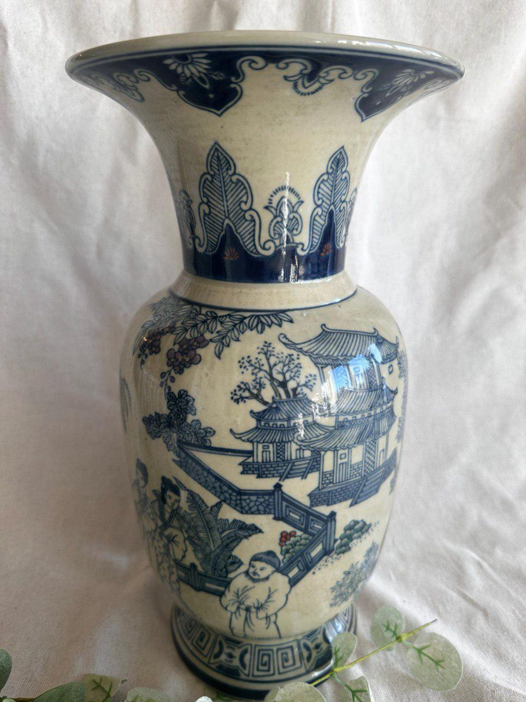 Vintage Bombay Blue and White Tall Vase } Chinese Porcelain Figure Vase ...