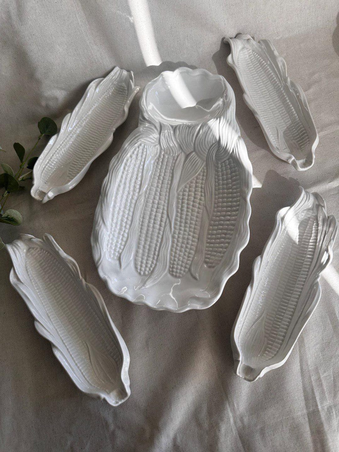 Unique Classic White Corn Holder Tray With 4 Matching Corn Plate ...