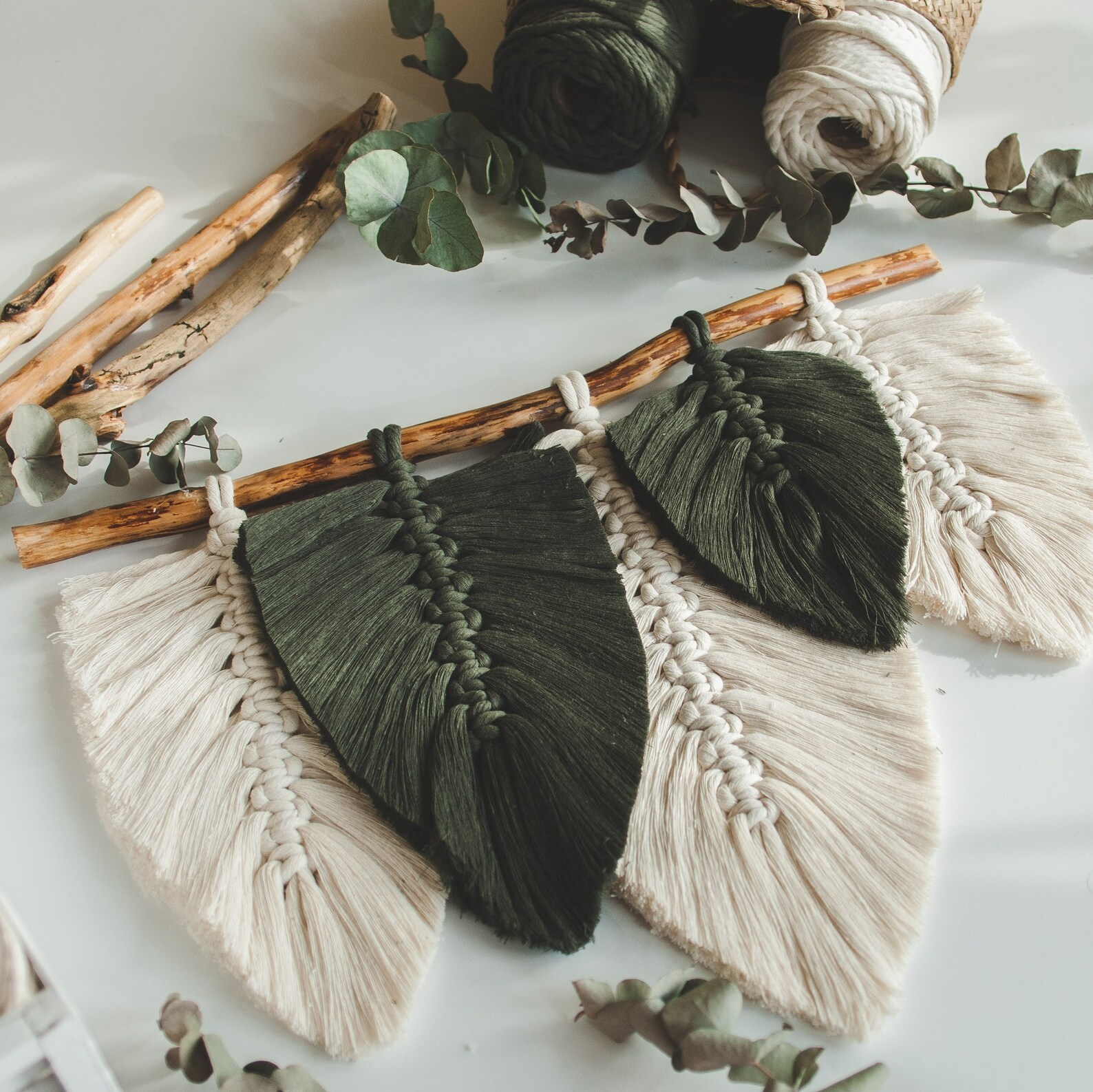 Macrame Pattern Feathers Wall Hanging, Feathers Macrame Video Tutorial ...