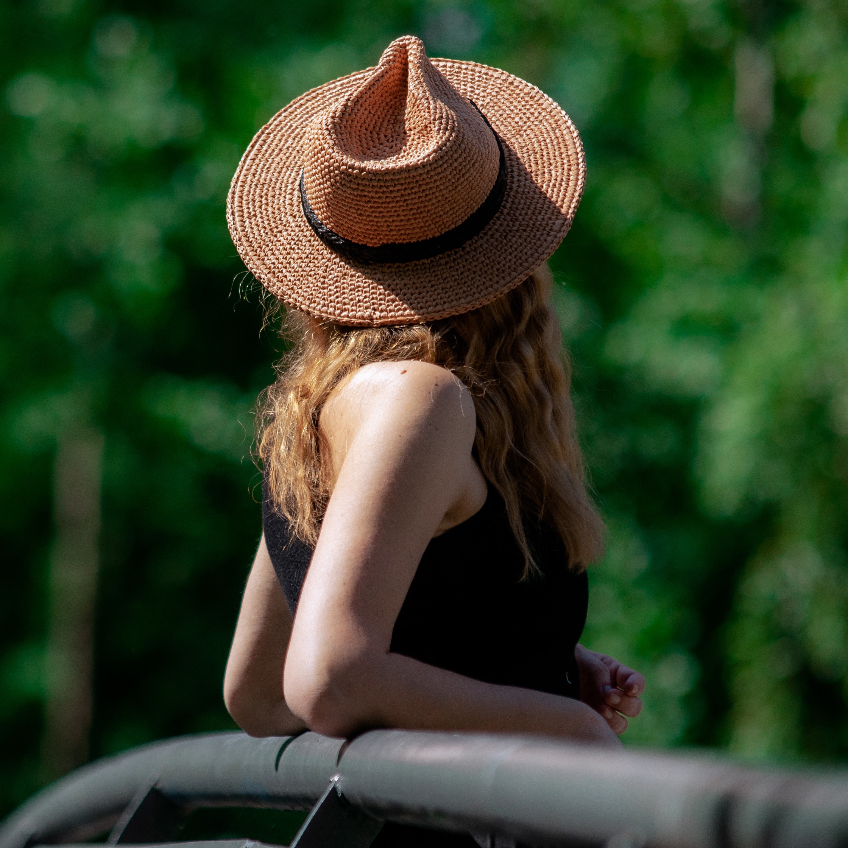 Create Your Own Raffia Beach Hat: DIY Crochet Pattern With Video ...