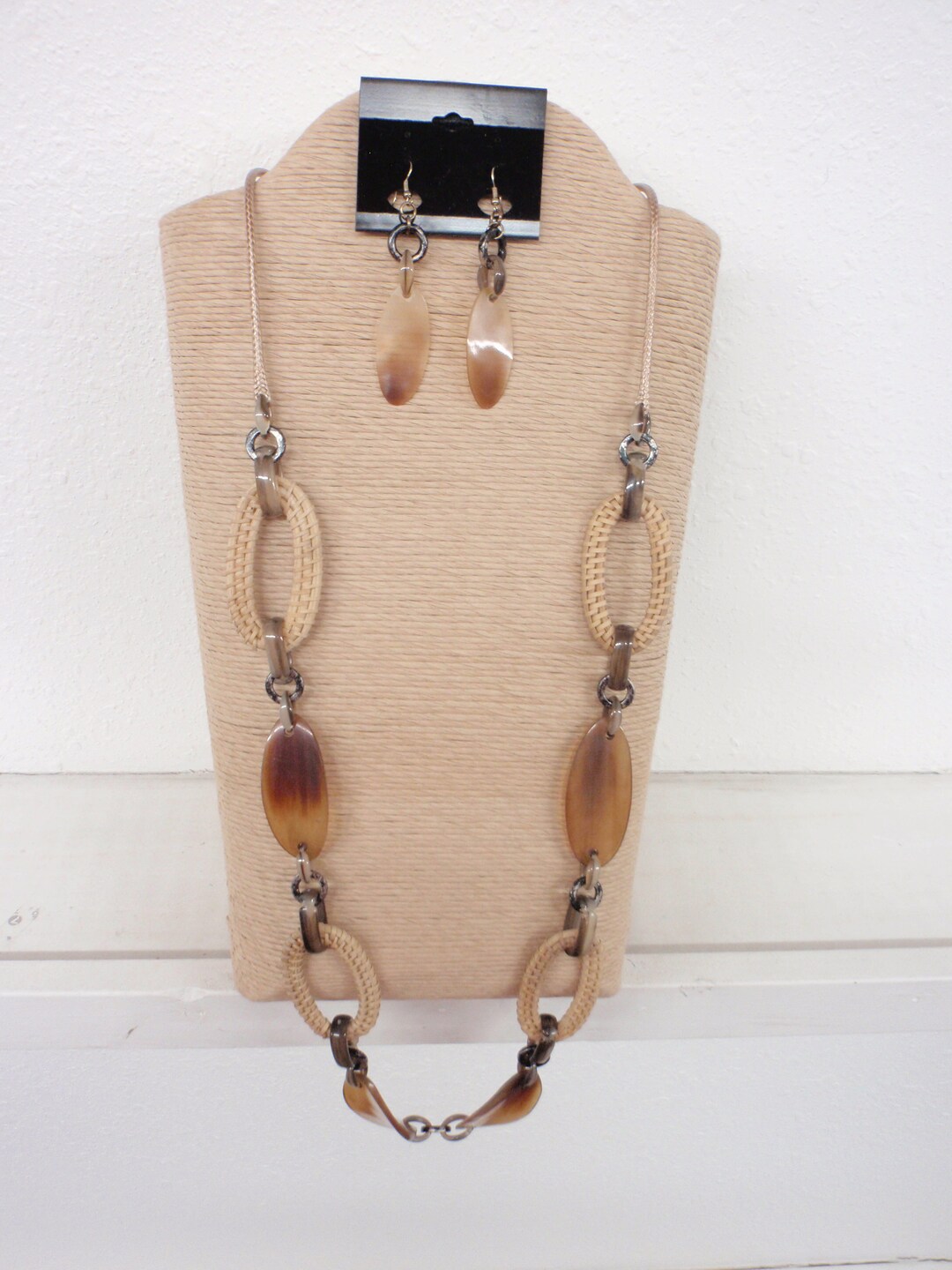 One Strand Natural Cord With Oval Shape Wicker Ring and Natural Horn ...
