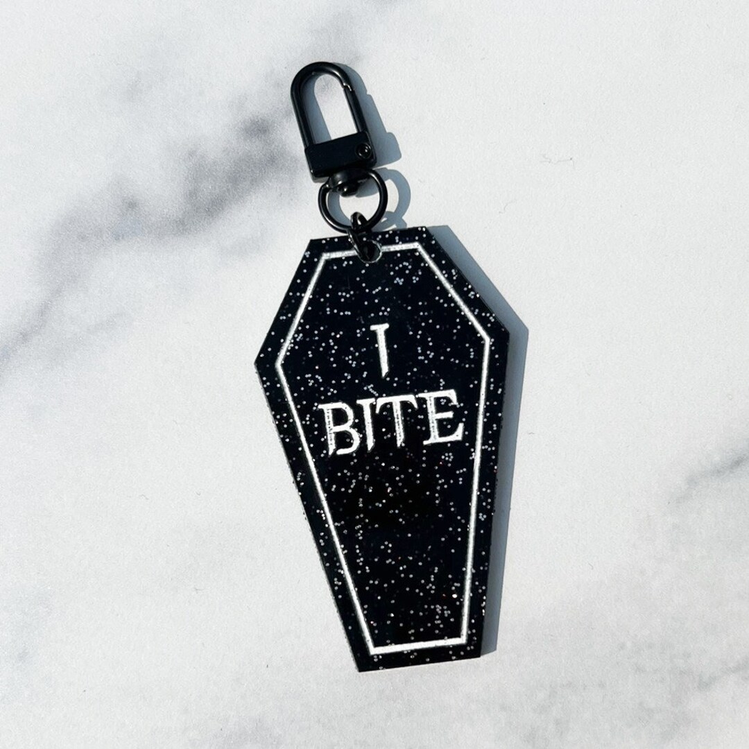 I Bite Black Glitter Coffin Keychain, Cute Retro Style Keychain Gift ...
