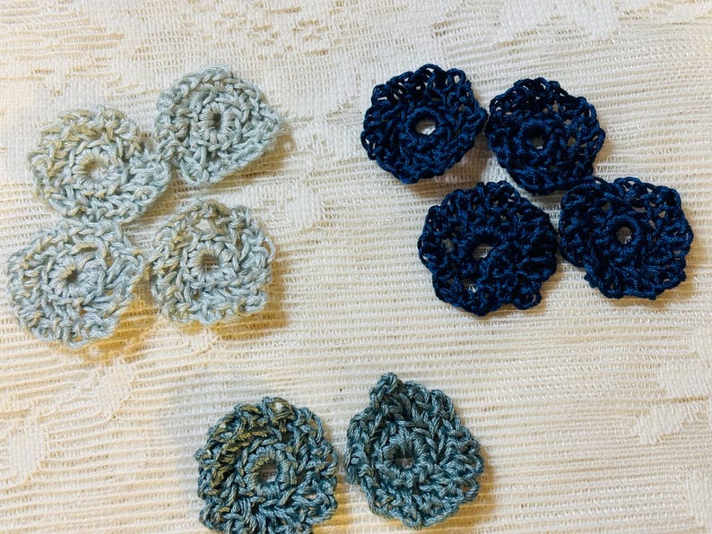 5 Crocheted Button Flowers - Etsy
