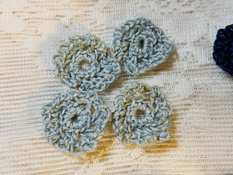 5 Crocheted Button Flowers - Etsy