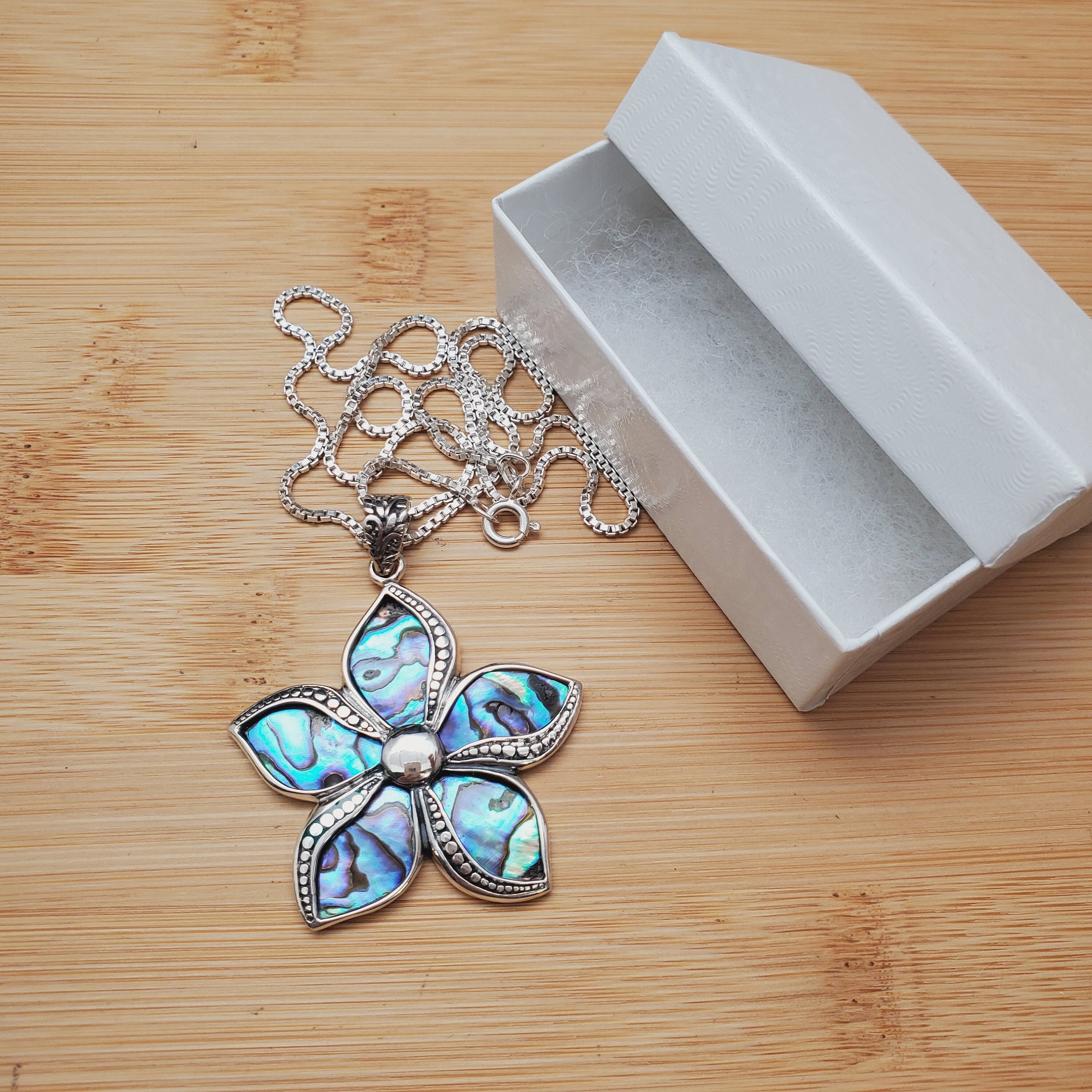 ATS-AYU054 Big Inlaid Abalone Shell Inlay Flower Necklace - Etsy