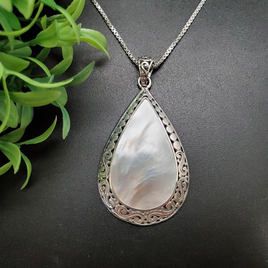 QQ-577 | White Mother of Pearl Necklace Pendant Option With Silver ...