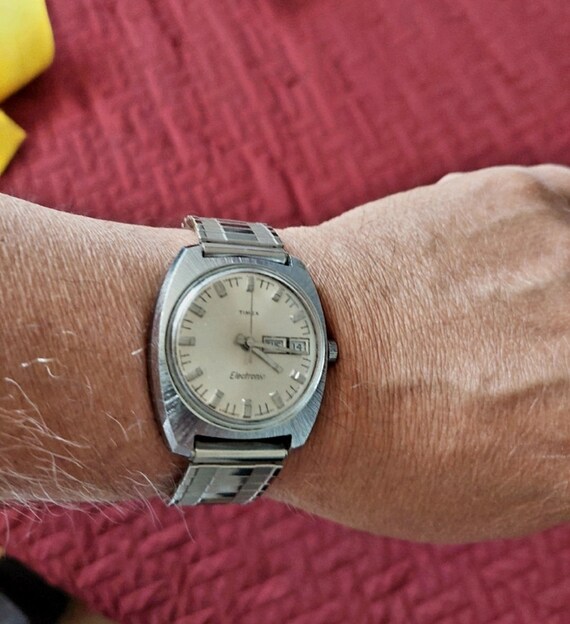 Timex Electronic 1973 Ladies Gold Dial Oval Shaped Ca… - Gem