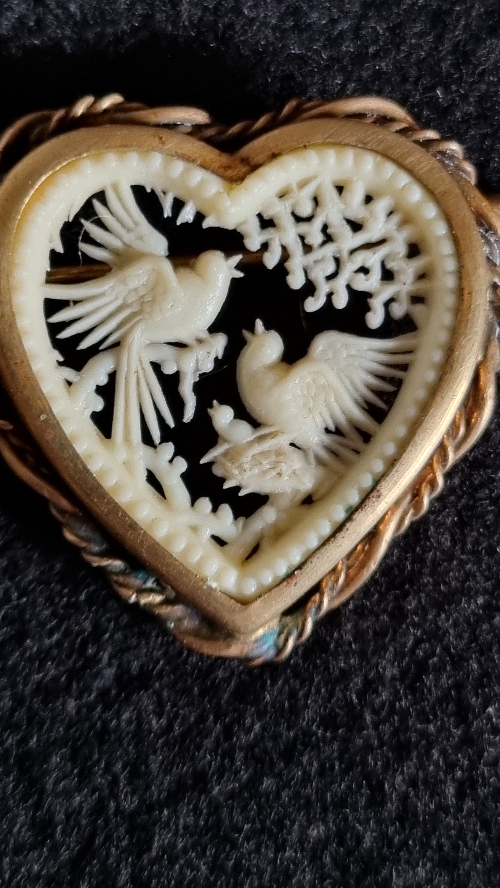 Jolie broche ancienne années 40 en galalithe cœur et oiseaux bijou ...