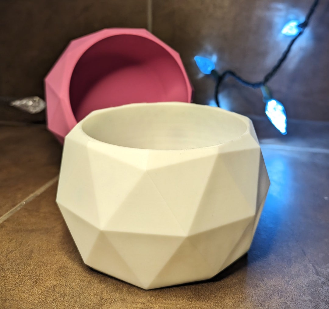 Trigeo Planter: Stylish Handmade Plastic Pot With Triangular Elegance ...