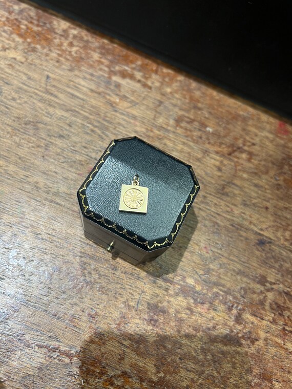 9ct Yellow Gold Vintage Hallmarked Round Table Charm … - Gem