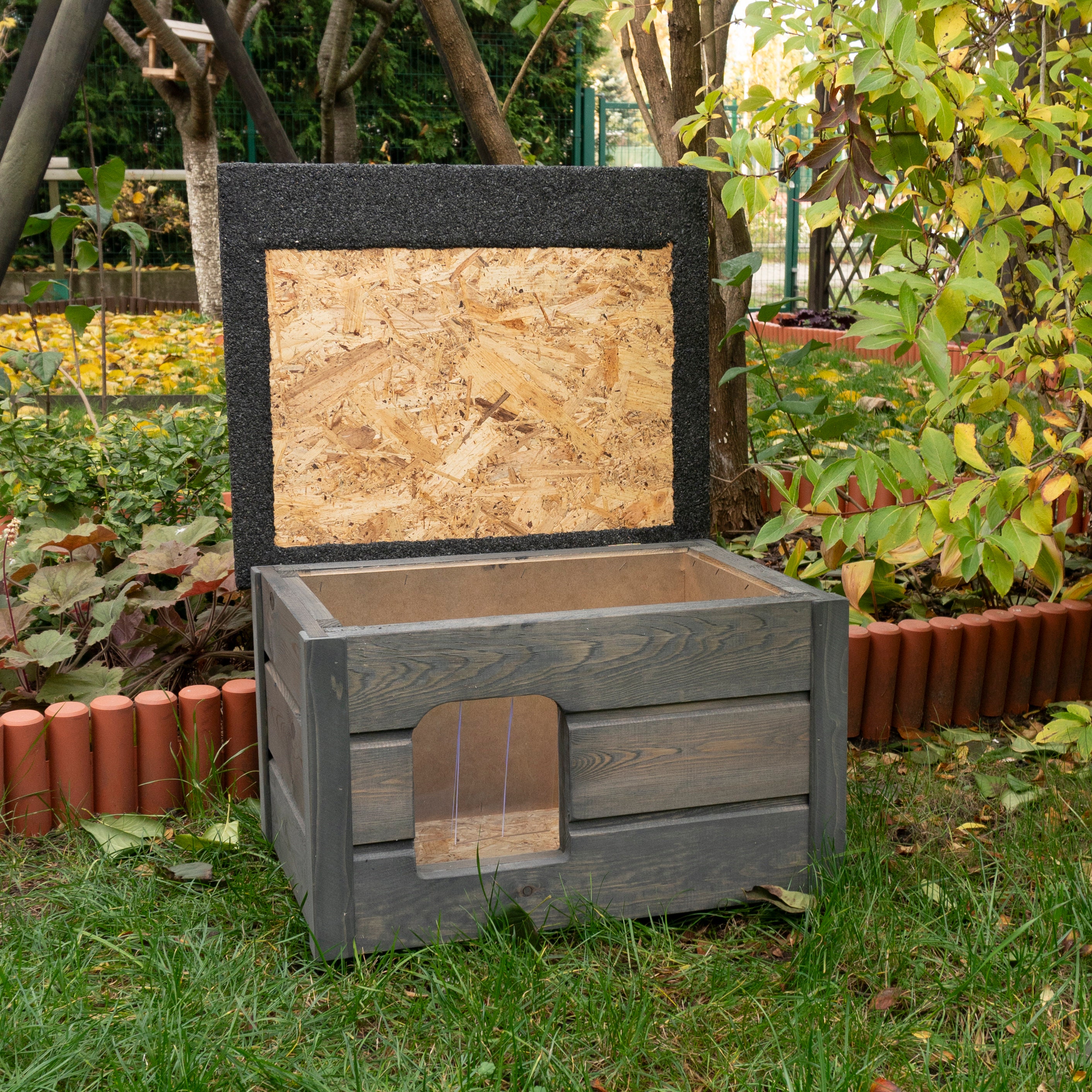 Katzenhaus Katzenhütte Katzenhöhle für draußen Winterfest isoliert ...