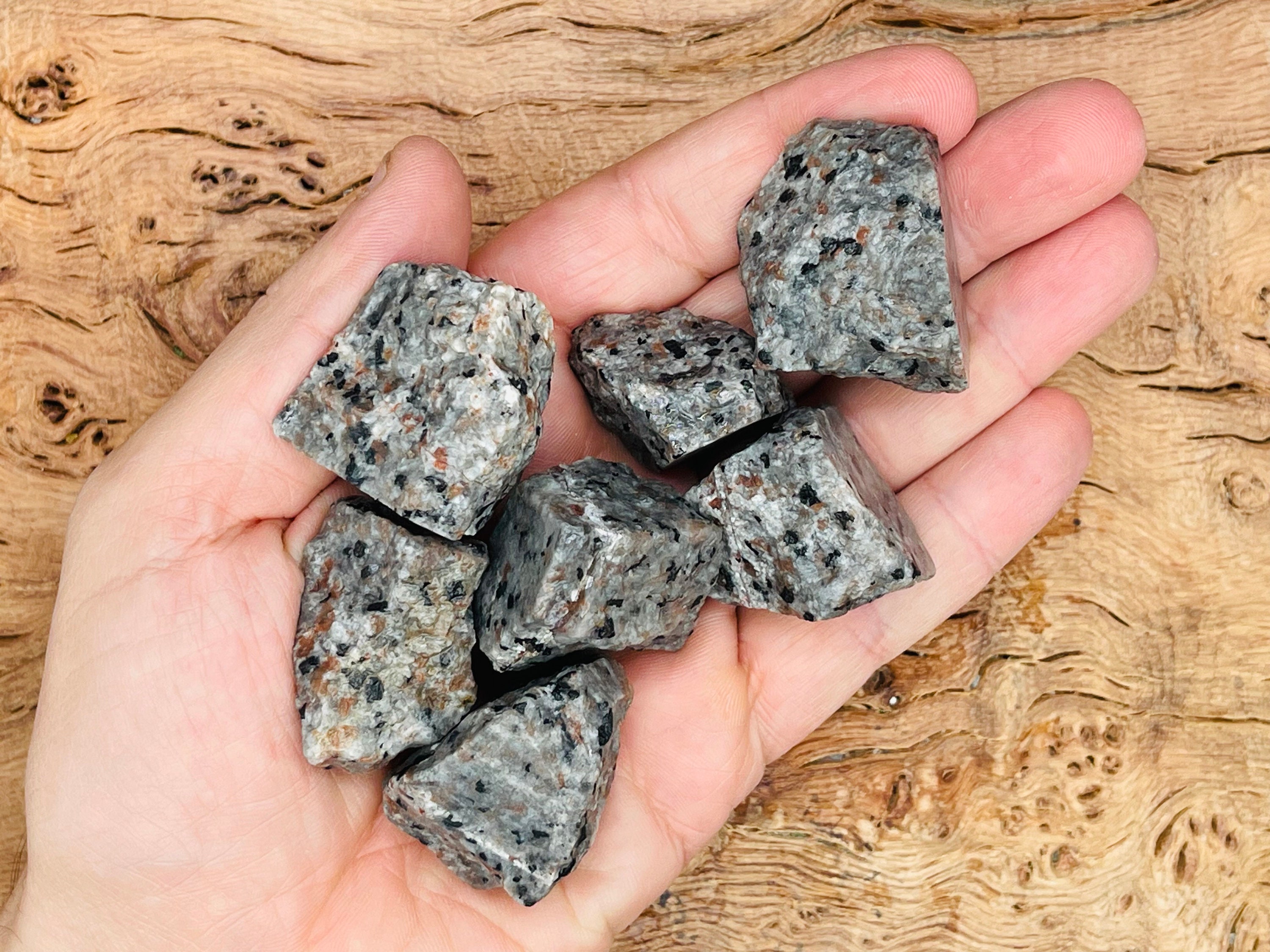 Yooperlite Rough Stone Natural UV Fluorescent Sodalite Crystals Glowing ...