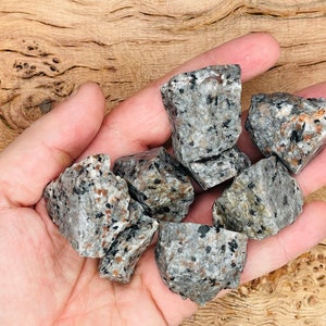 Yooperlite Rough Stone - Natural UV Fluorescent Sodalite Crystals ...