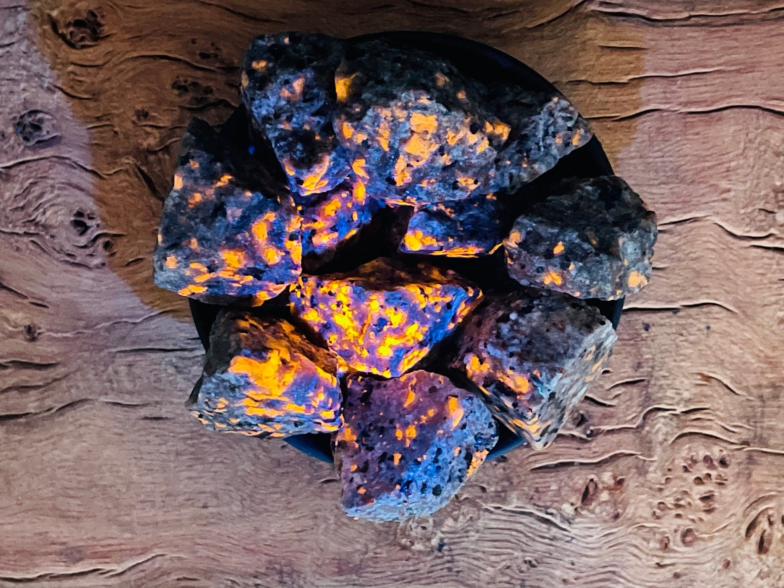 Yooperlite Rough Stone Natural UV Fluorescent Sodalite Crystals Glowing ...