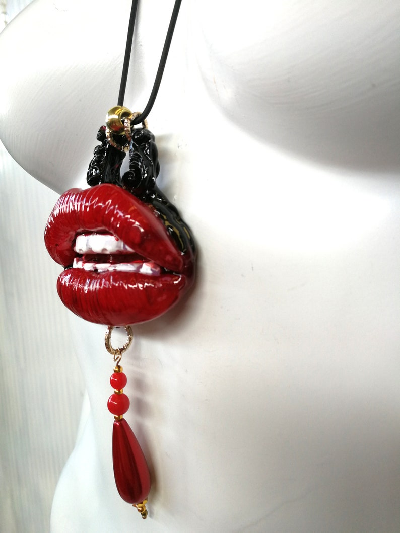 Vampire Kiss Castlevania Necklace, Sexy Lips Hip Hop Chain Amulet ...