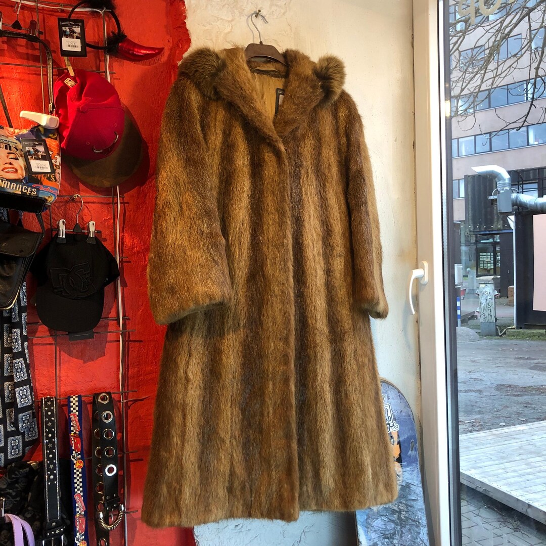 Vintage Luxury Women's Brown Beaver Fur Coat Size M, Plush Texture for ...