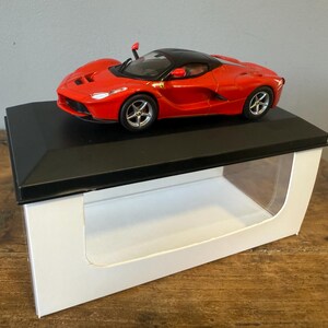 FERRARI Laferrari - Mounted in Display Box, 1:43 Scale Model by Panini ...