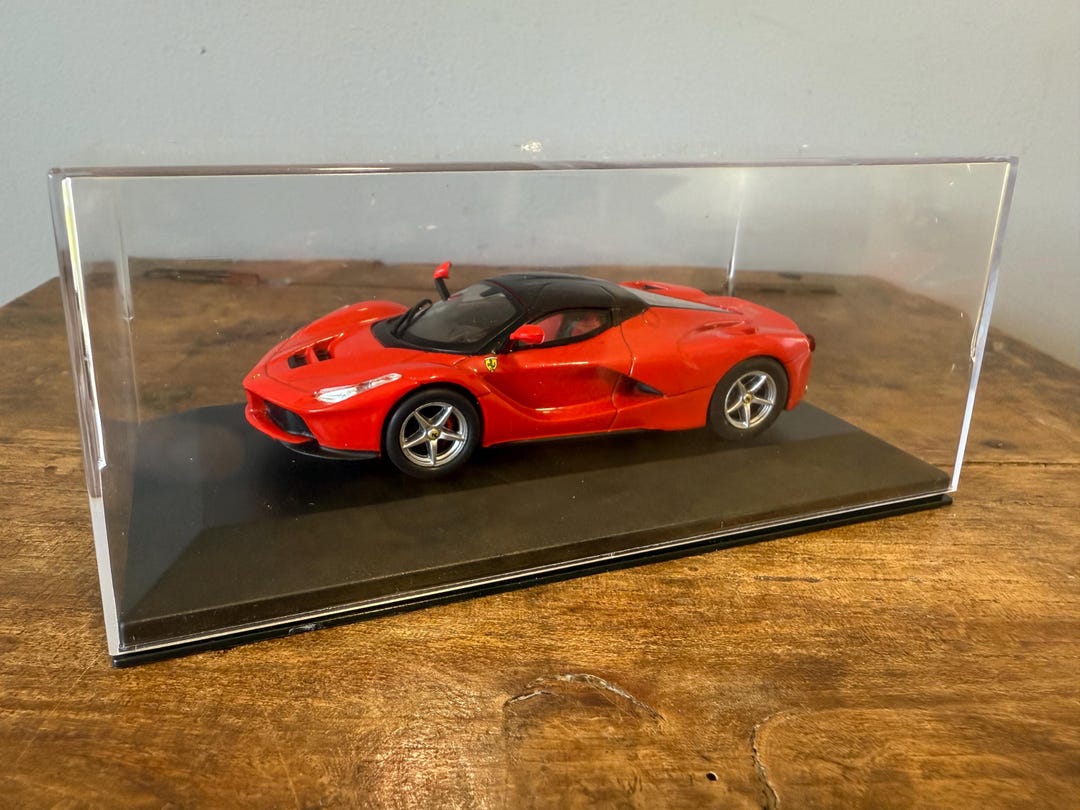 FERRARI Laferrari - Mounted in Display Box, 1:43 Scale Model by Panini ...