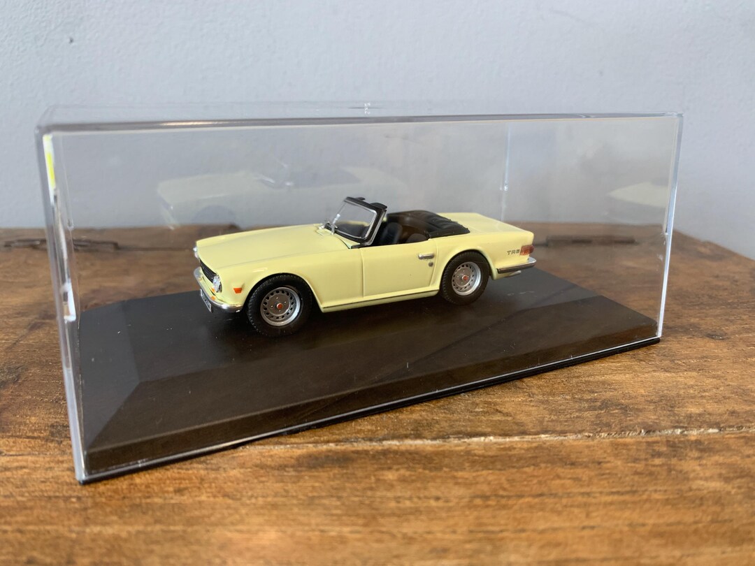 TRIUMPH TR6 1970 - Mounted in Display Box, 1:43 Scale Model by Atlas ...