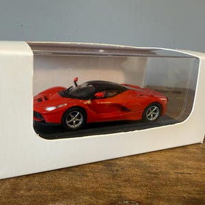 FERRARI Laferrari - Mounted in Display Box, 1:43 Scale Model by Panini ...