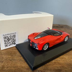 FERRARI Laferrari - Mounted in Display Box, 1:43 Scale Model by Panini ...
