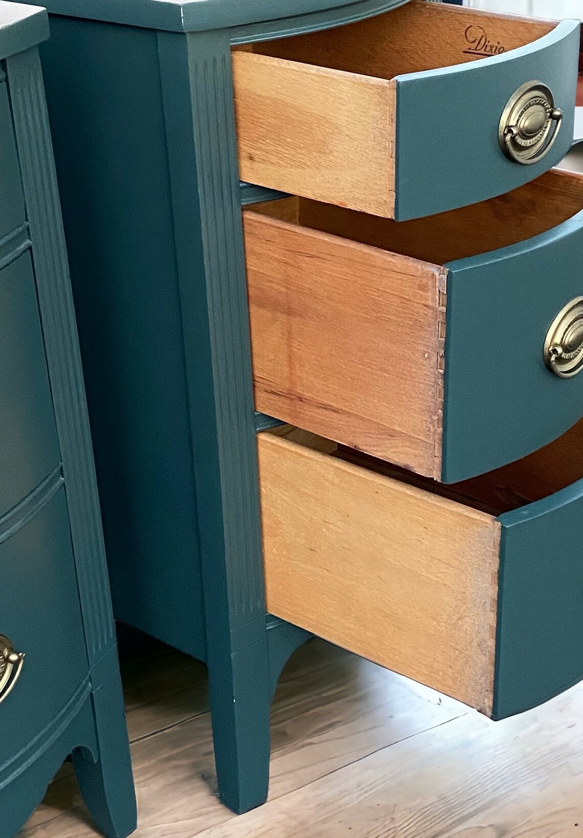 Two Wooden Green Dixie Federal Hepplewhite Nightstands/side Tables - Etsy