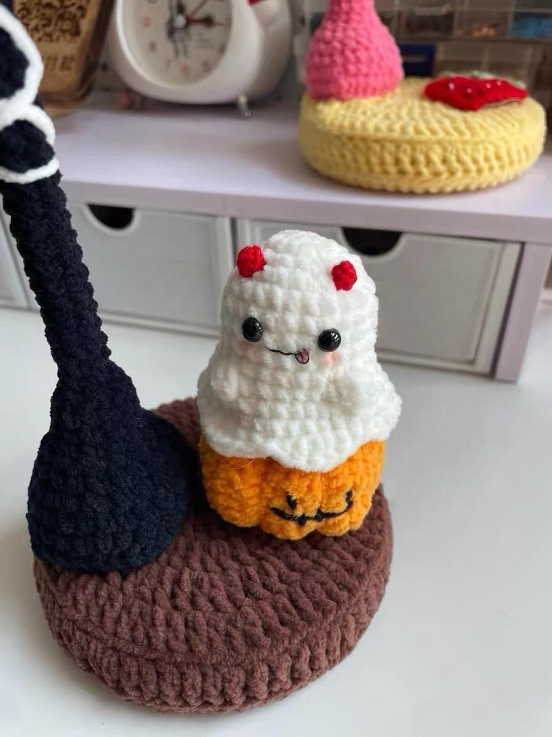 Crochet Halloween Ghost & Pumpkin | Handmade Floating Amigurumi Decor ...