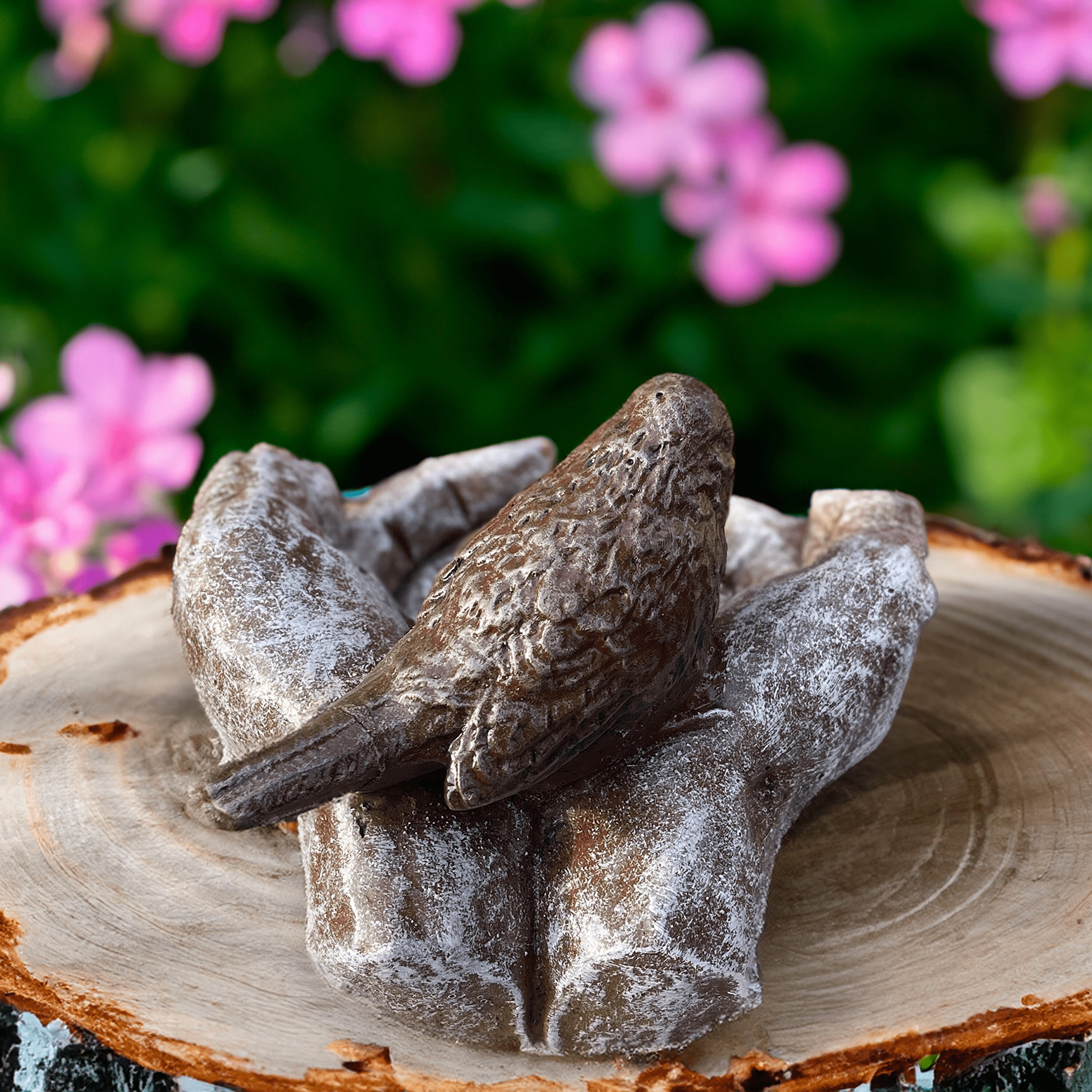 Concrete Robin Sitting on the Hands Statue Cement Fat Bird Statue Stone ...
