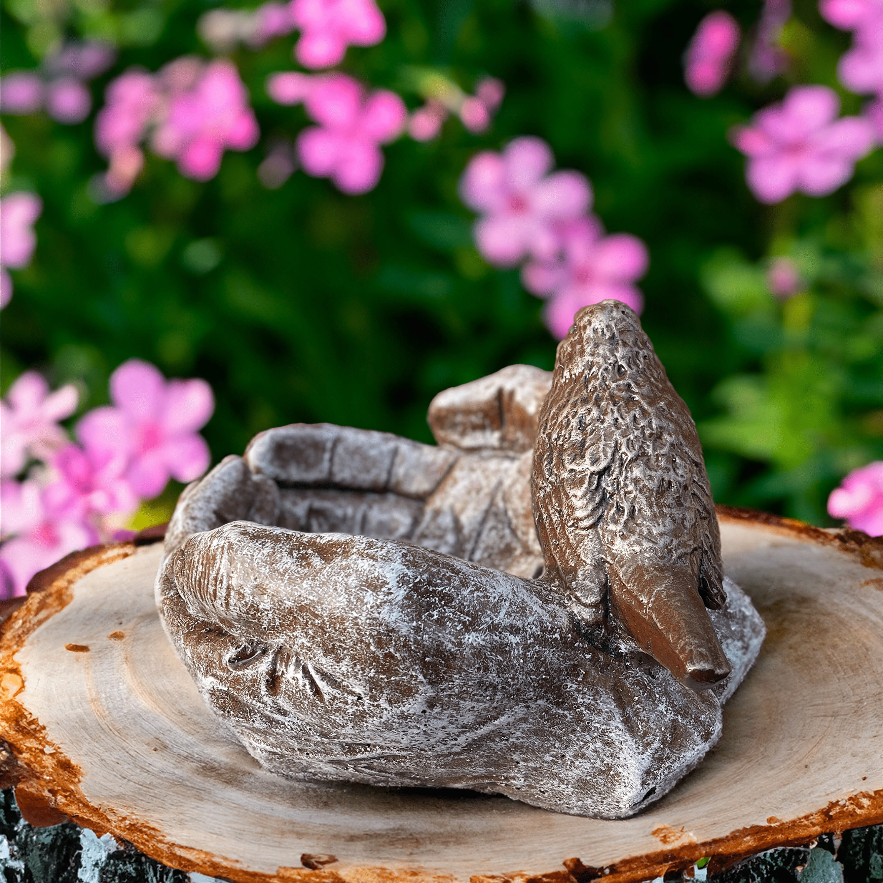 Concrete Robin Sitting on the Hands Statue Cement Fat Bird Statue Stone ...