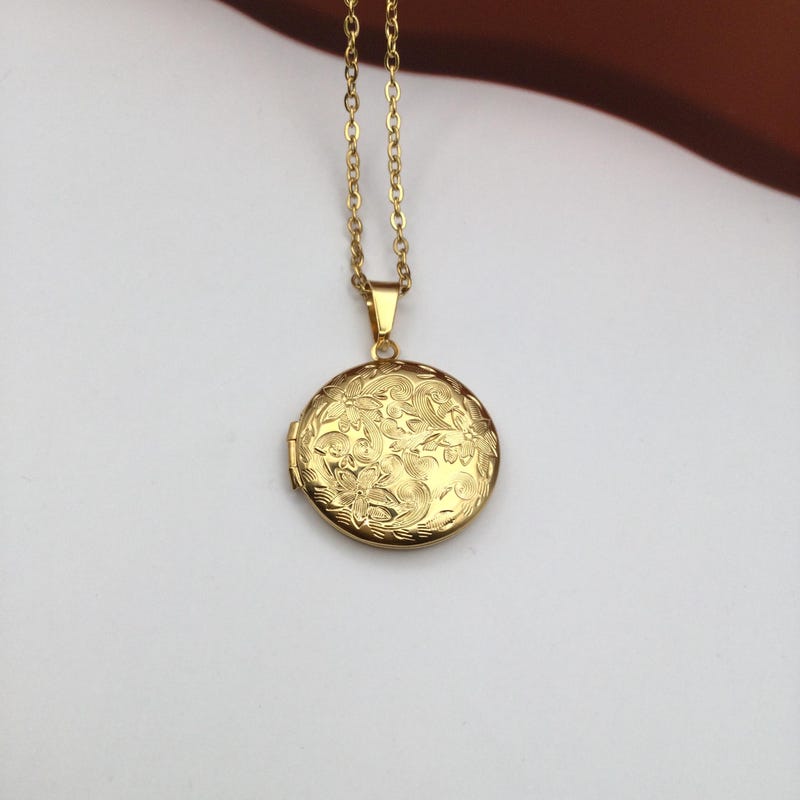 Petite Heart Gold Locket - Etsy UK