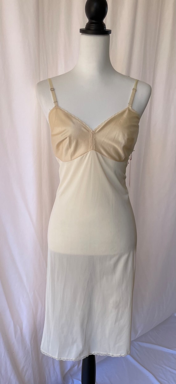 The JANINE Full Slip: 1970s White Nylon Slip by Vanit… - Gem