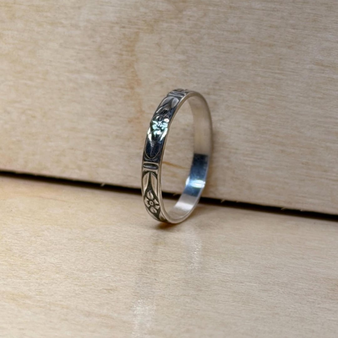 Sterling Silver Ring With a Dainty Floral Pattern• Multiple Sizes• 925 ...