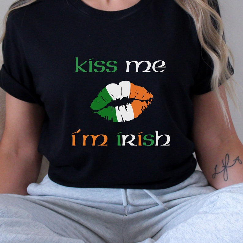 Cute St Patrick's Day Irish Flag Lips Kiss Me I'm Irish T-shirt Ireland ...