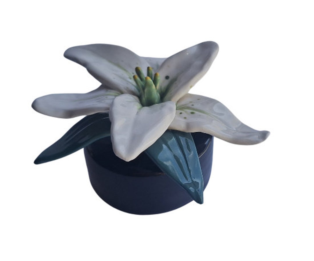 Single Lily Memorial Tribute on Cylinder Base - Perfect for Graves ...