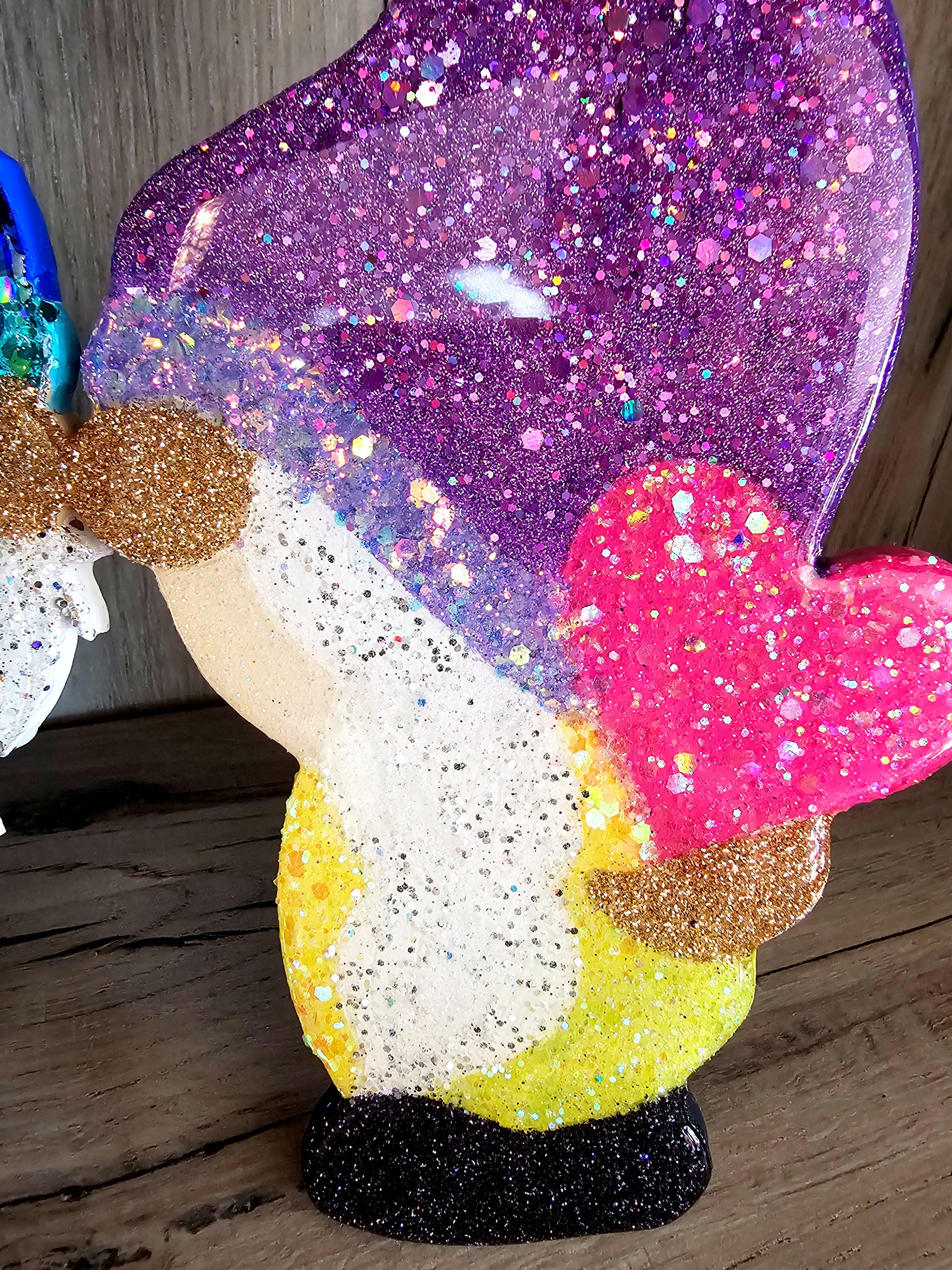 Kissing Knomes Glittery Wall Art With Epoxy Resin Finishing, Knome ...