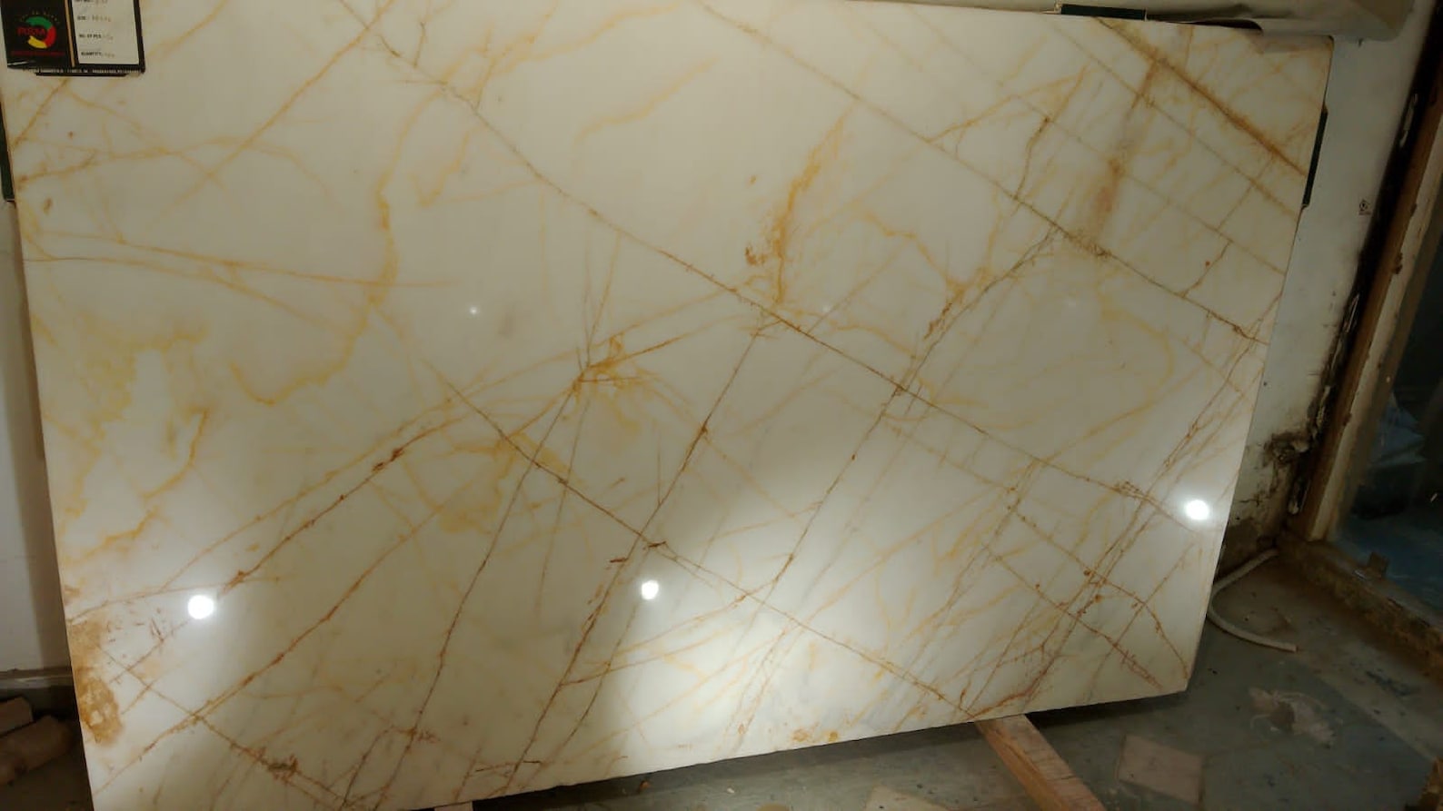 Natural Onyx Kitchen & Bar Counter Top, Onyx Dining Table, Bathroom Top ...
