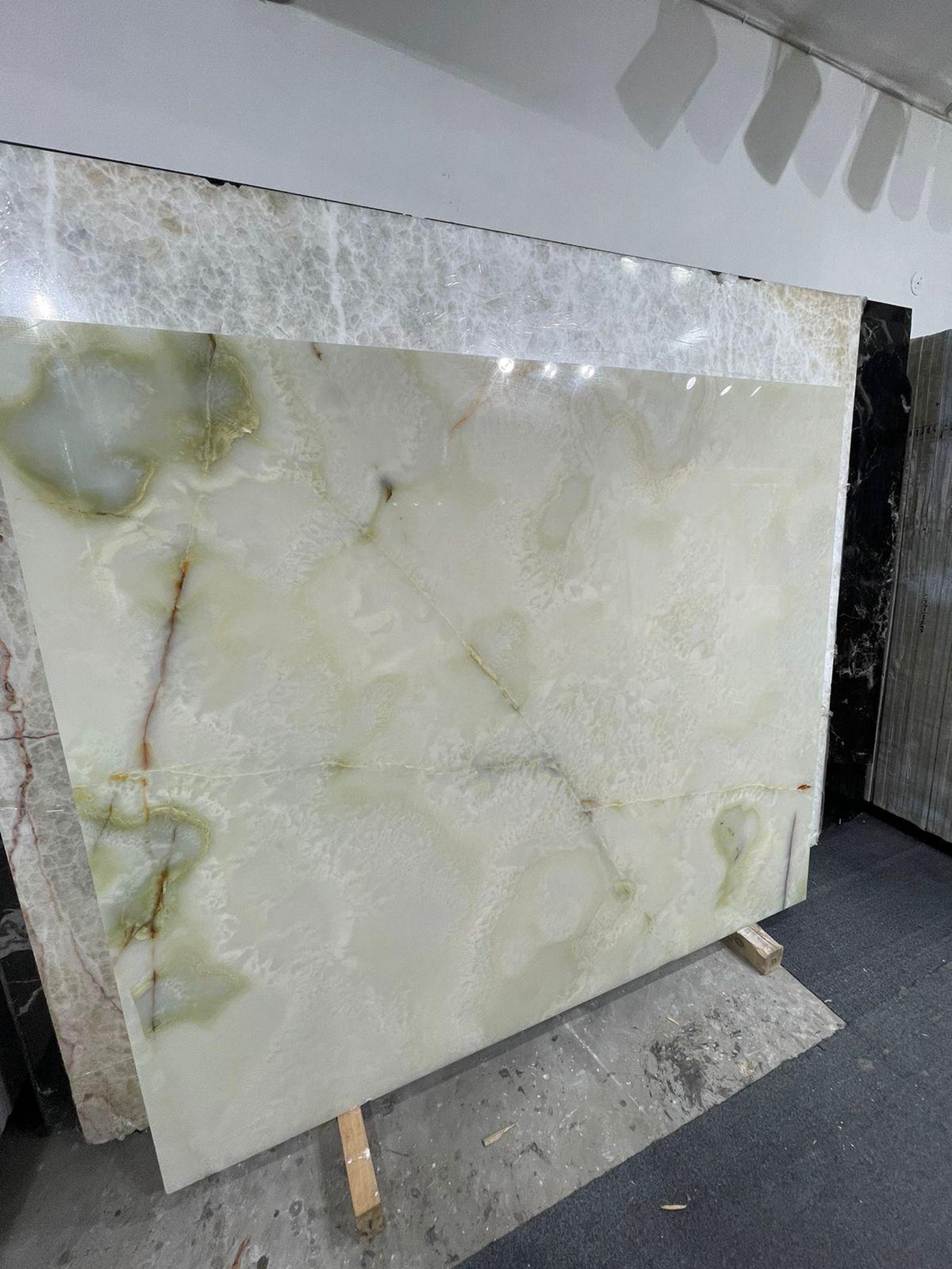 Backlit Onyx Kitchen & Bar Counter Top, Onyx Island With Backlit Onyx ...