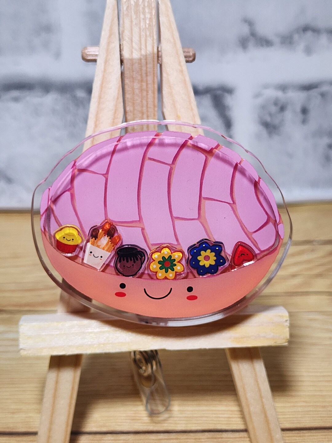 Concha Acrylic Shaker Badge - Etsy