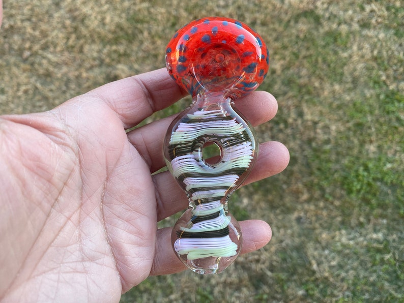 4 Artisan-crafted Elegance: Unique Glass Tobacco Pipes for Discerning ...