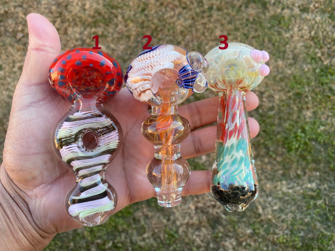 4 Artisan-crafted Elegance: Unique Glass Tobacco Pipes for Discerning ...