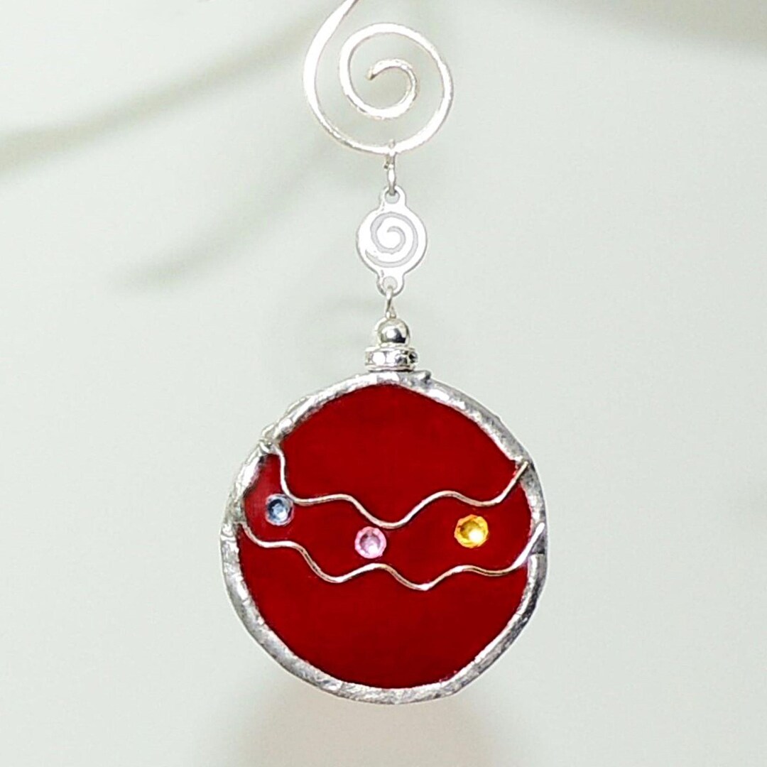 Shades of Red Handmade Christmas Bauble Hanging Spiral Decorations ...
