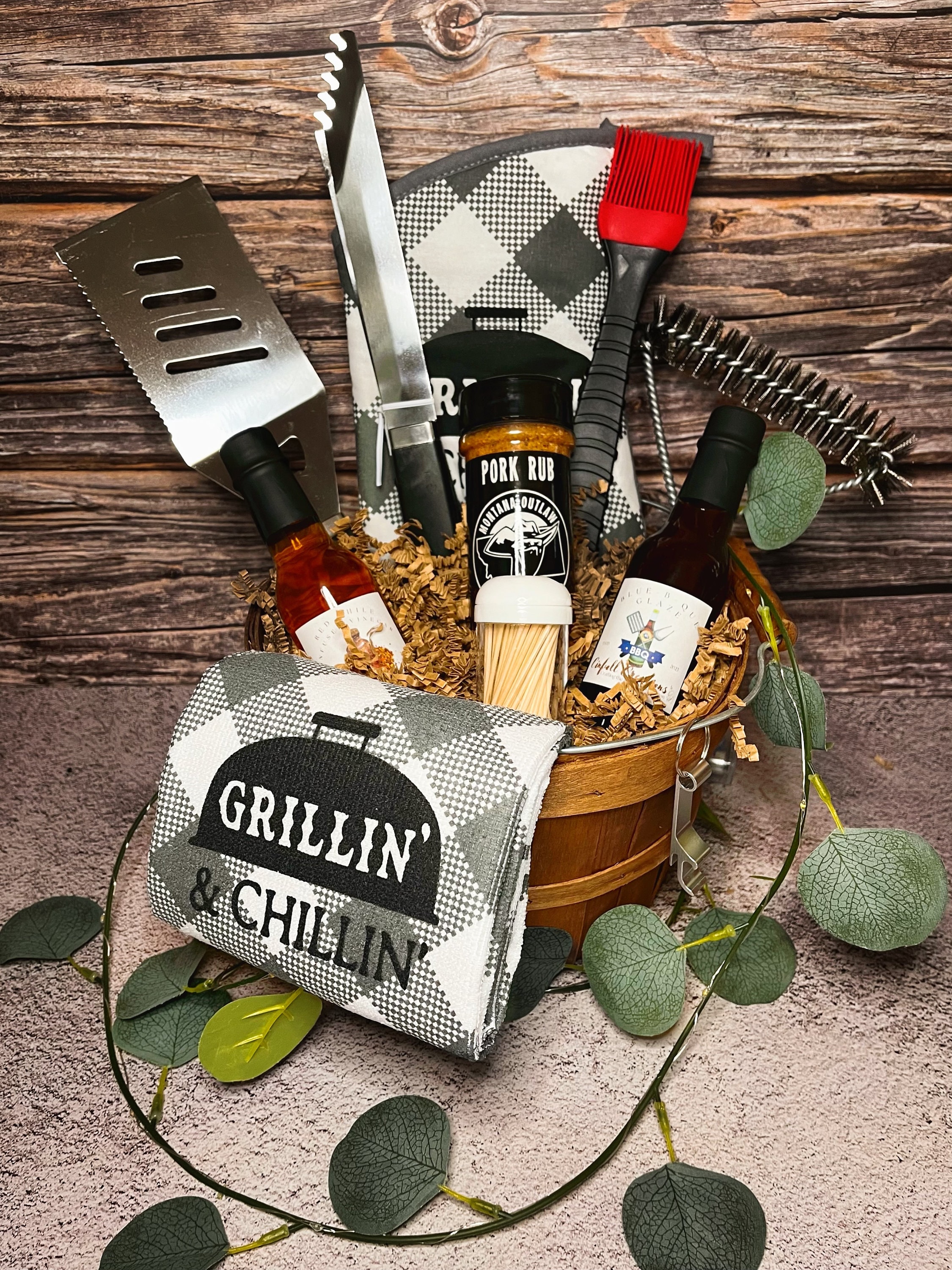 BBQ Bucket Gift || BBQ Basket || Deluxe Housewarming || Outdoor Gift || for the Couple ...