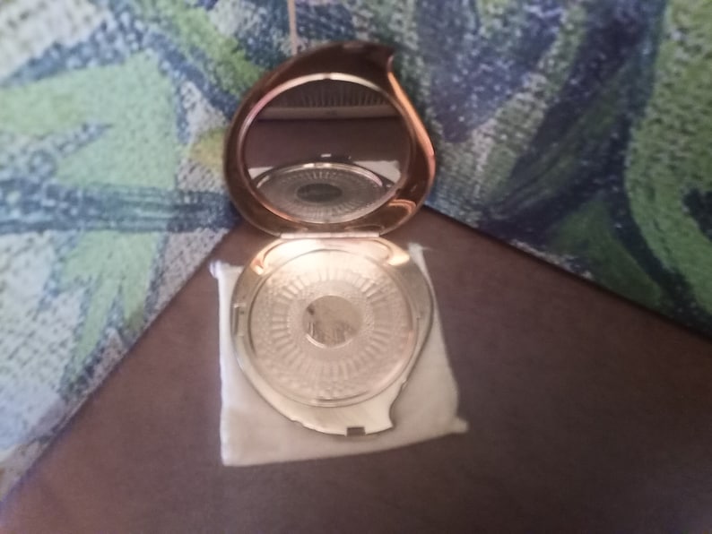 Vintage Gold Heart With Rose Gold Floral Ribbon Etched Design Powder ...