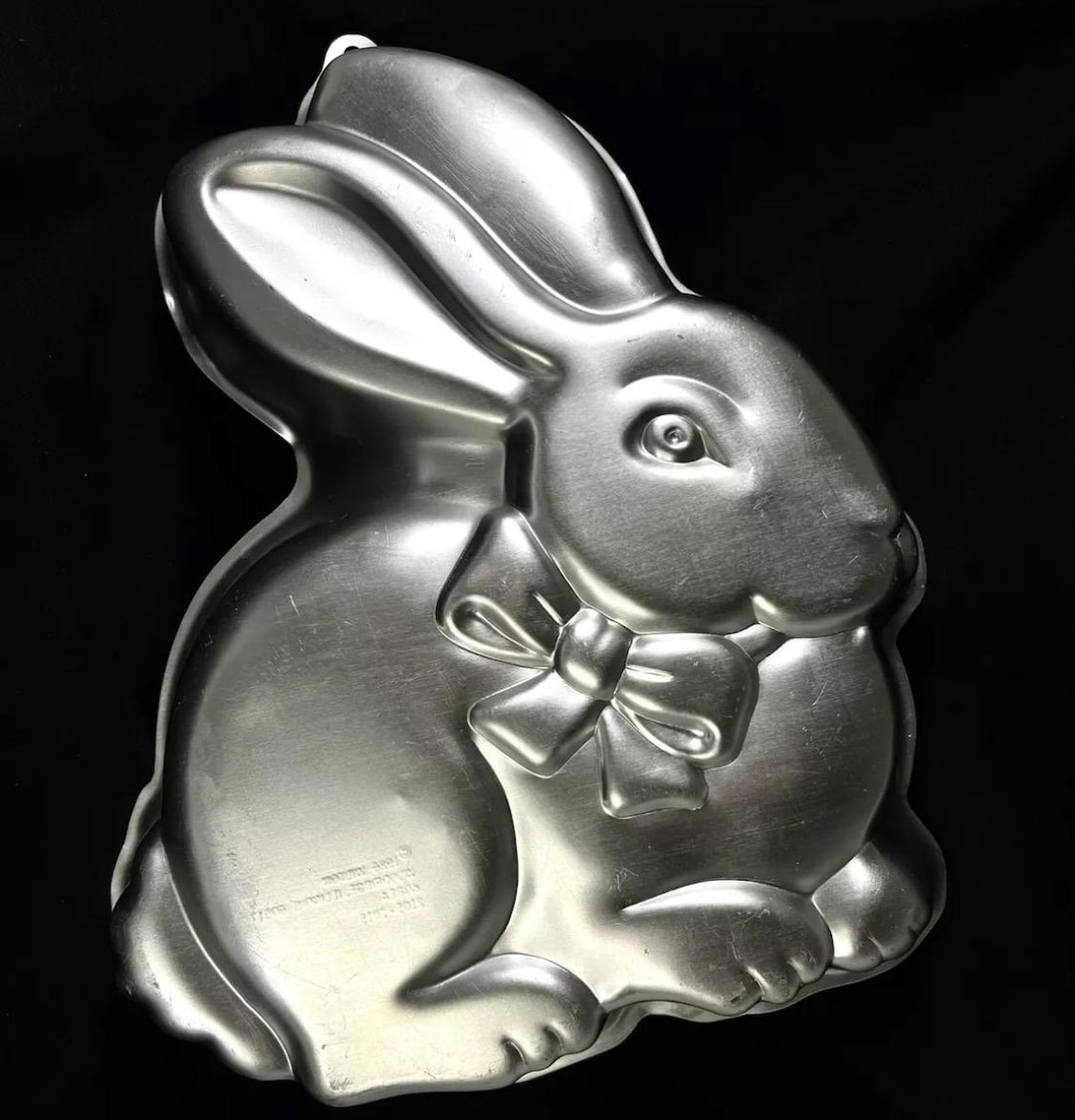 Vintage 1986 Wilton Aluminum Bunny Cake Pan – Easter Rabbit With Bow ...