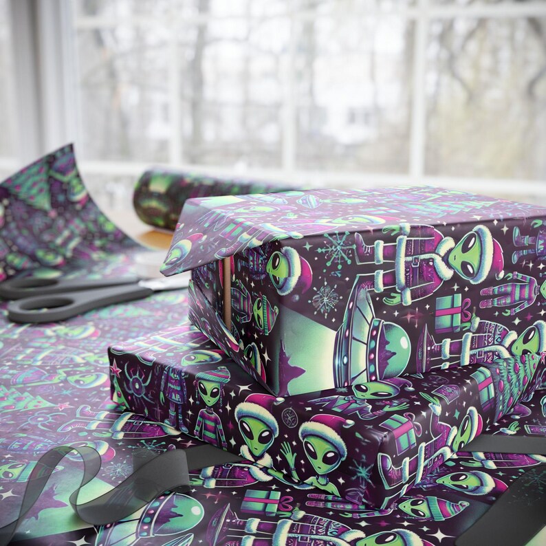 Alien Christmas Wrapping Paper I Holiday Gift Wrap I Space and UFO ...