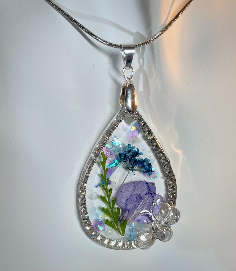 Resin Pendant With Real Pressed Flowers - Etsy