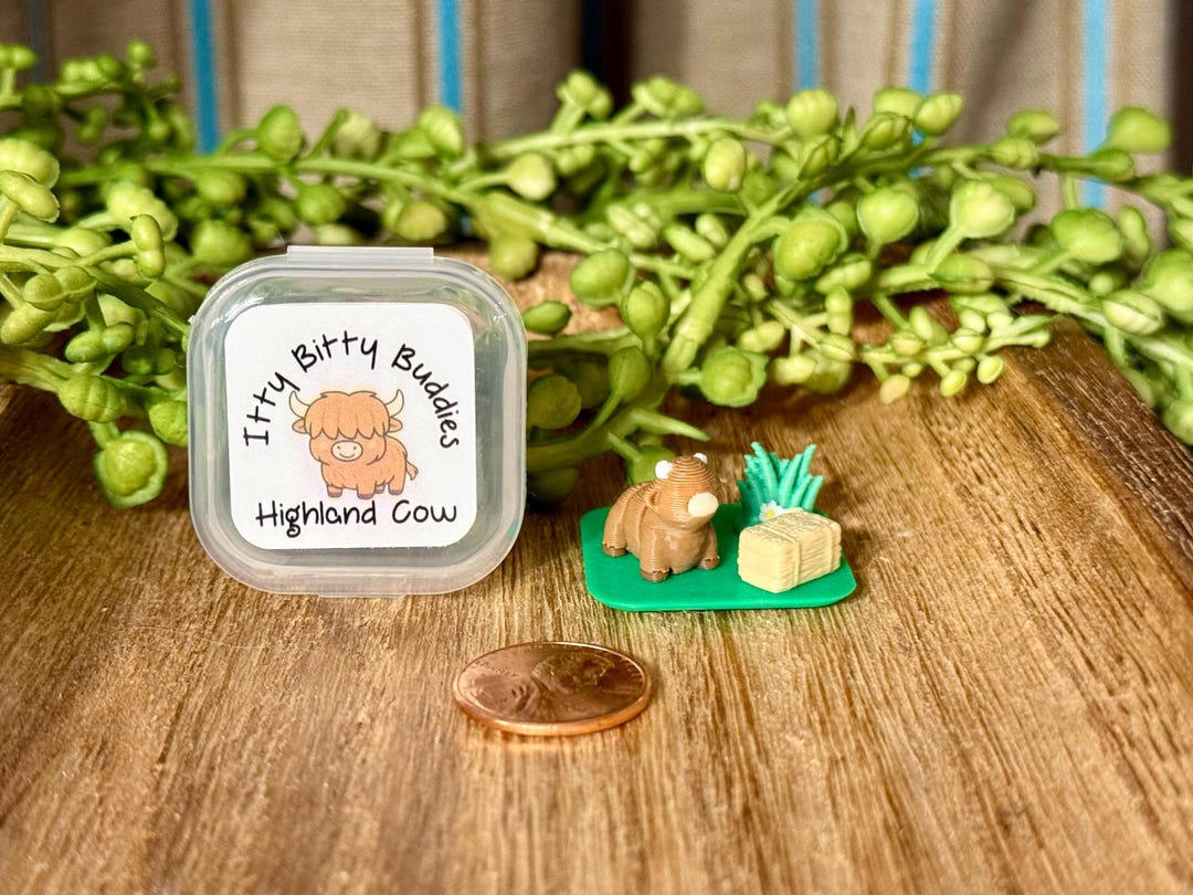 Miniature Highland Cow Playset: Itty Bitty Buddies 3D Printed Tiny Desk ...