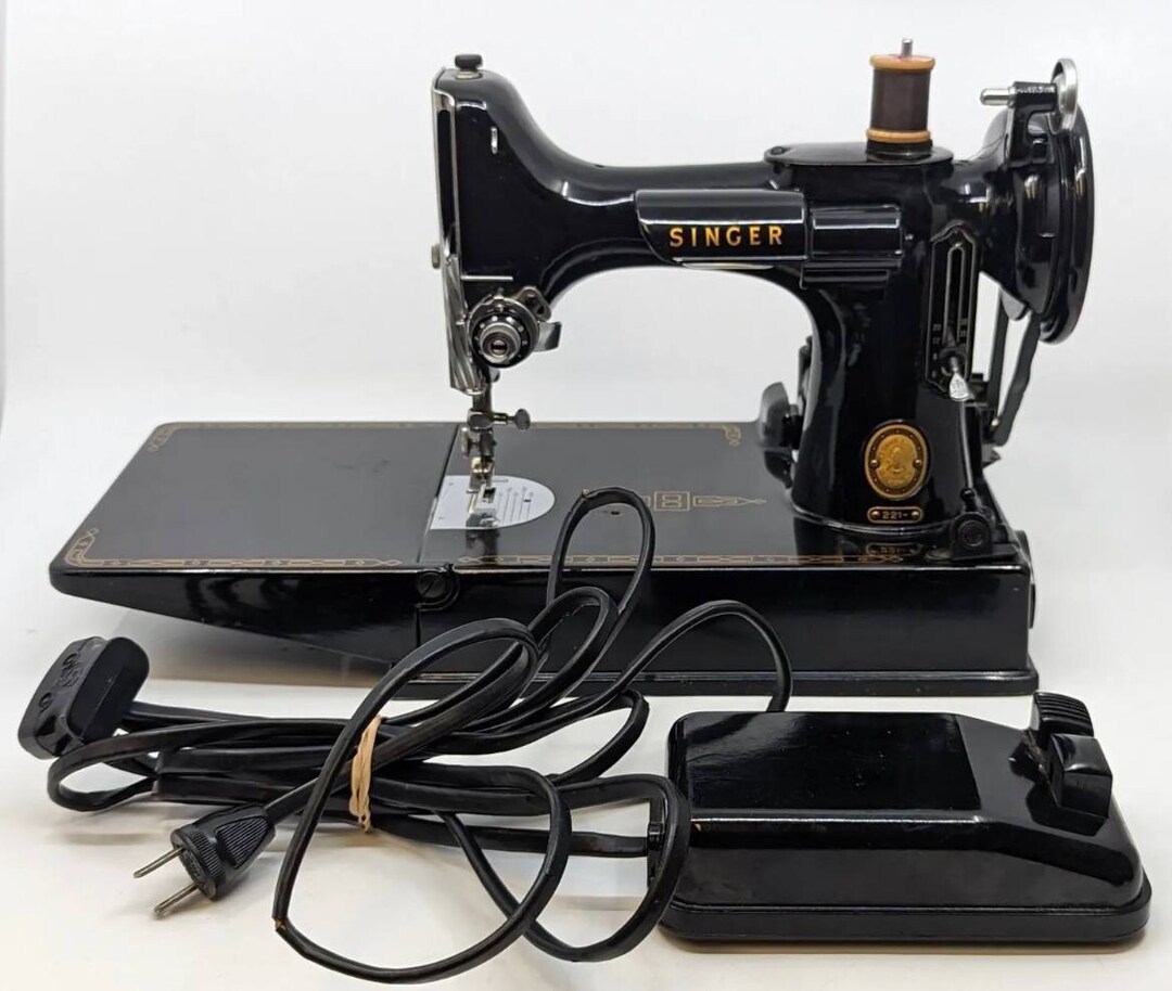 1954 Singer Featherweight Sewing Machine Model 221 With - Etsy