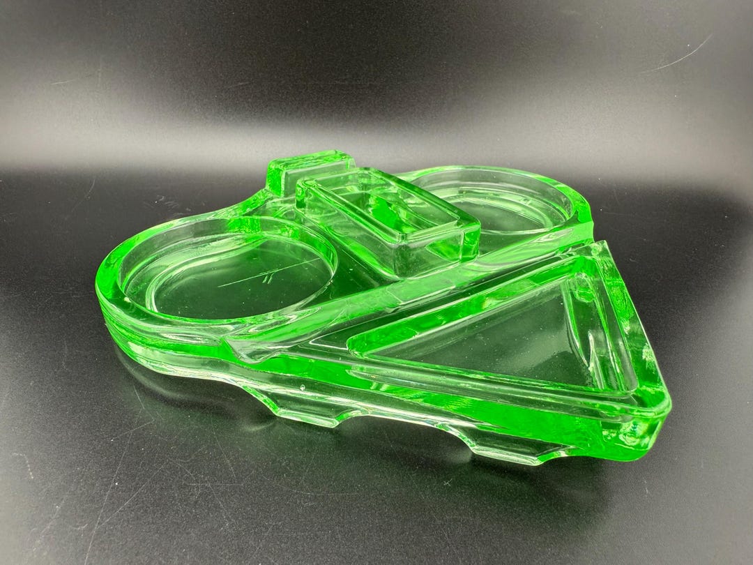 Rare and Unique CAMBRIDGE GLASS CO Green Uranium Card Table Ashtray ...