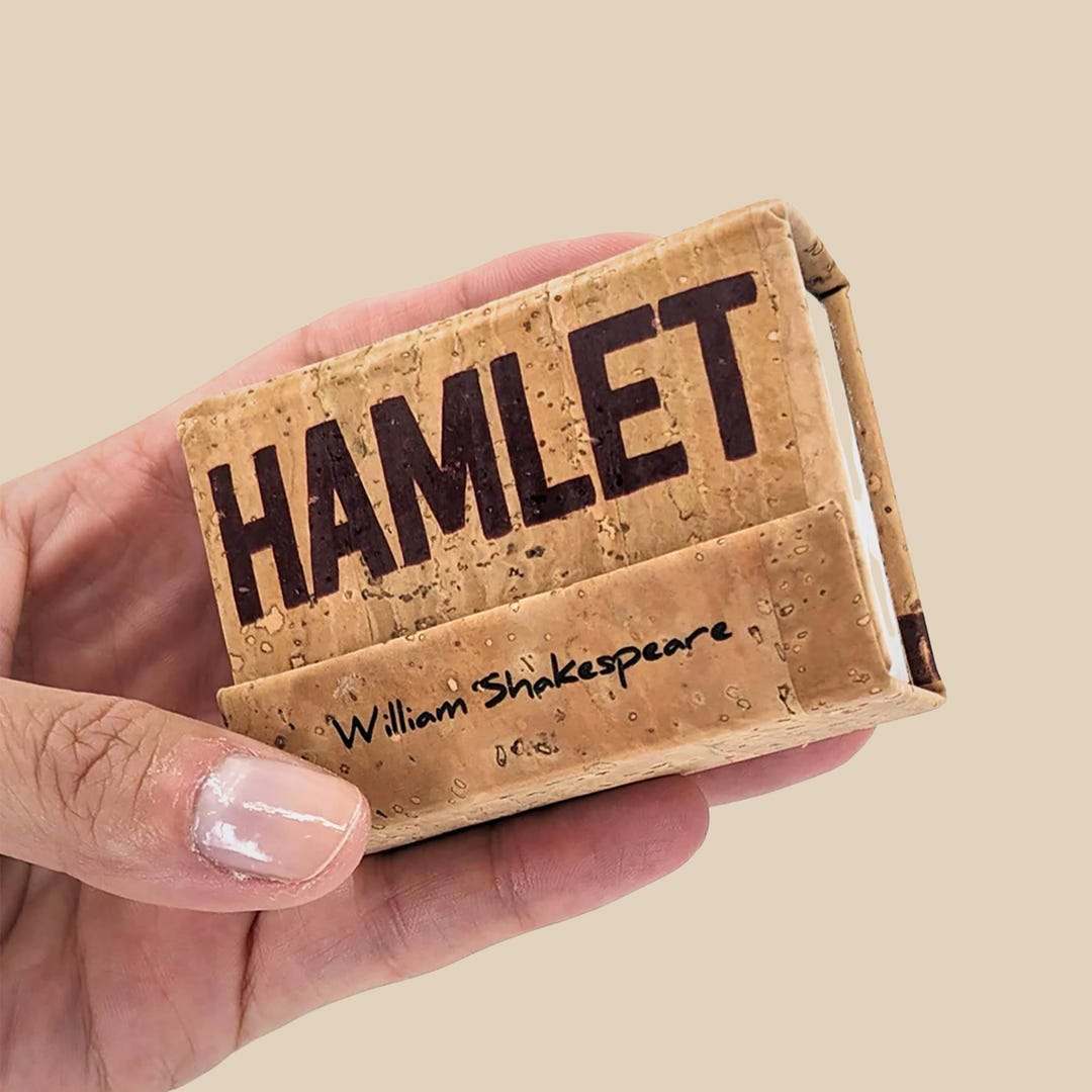 Hamlet, William Shakespeare. Mini Book in Spanish, HANDMADE in Cork ...